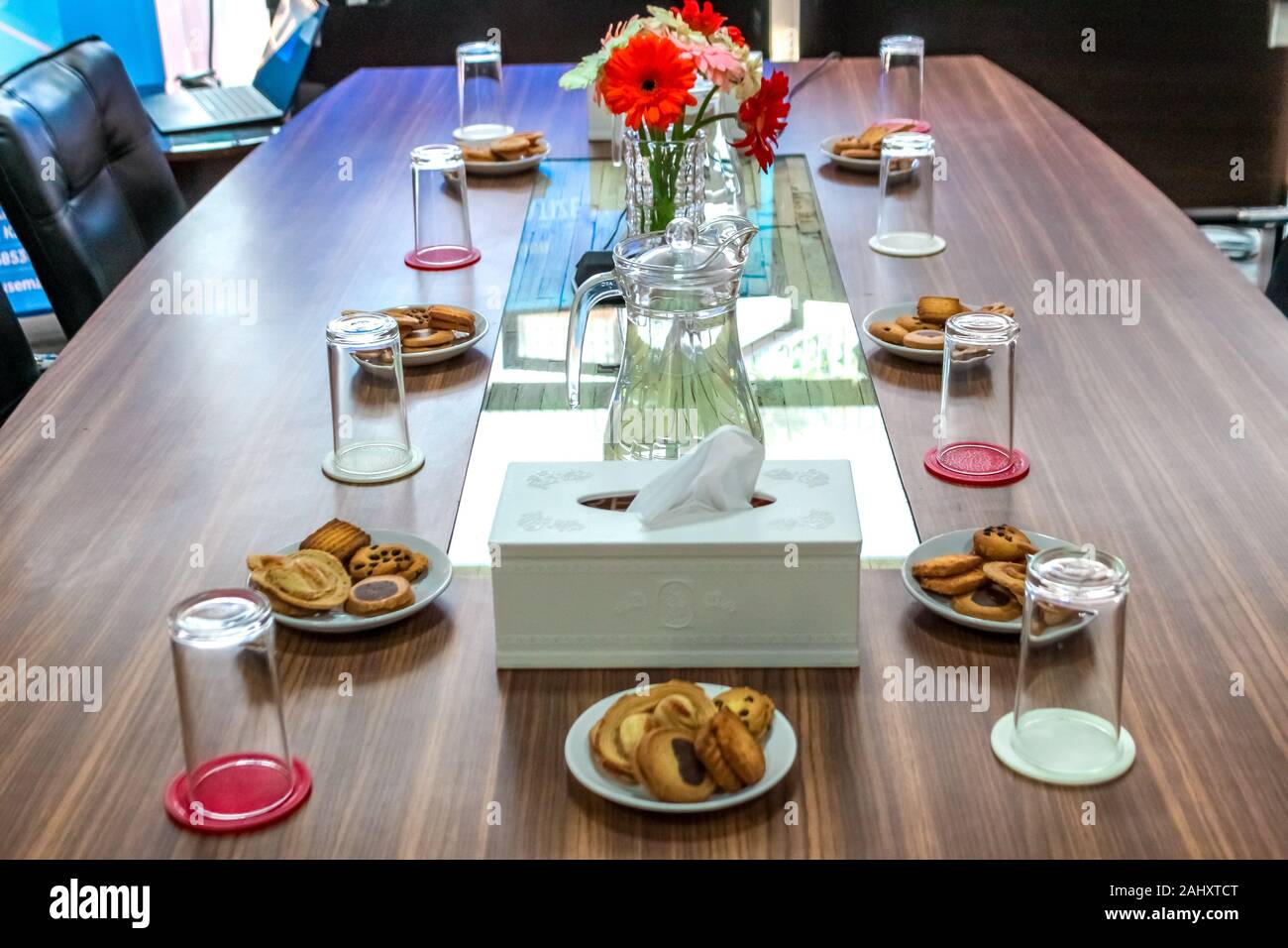 Conference meeting snack table hi-res stock photography and images - Alamy