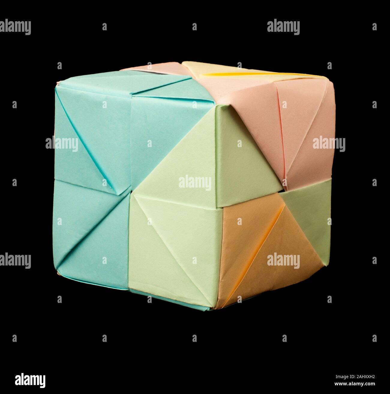Origami cube hi-res stock photography and images - Alamy