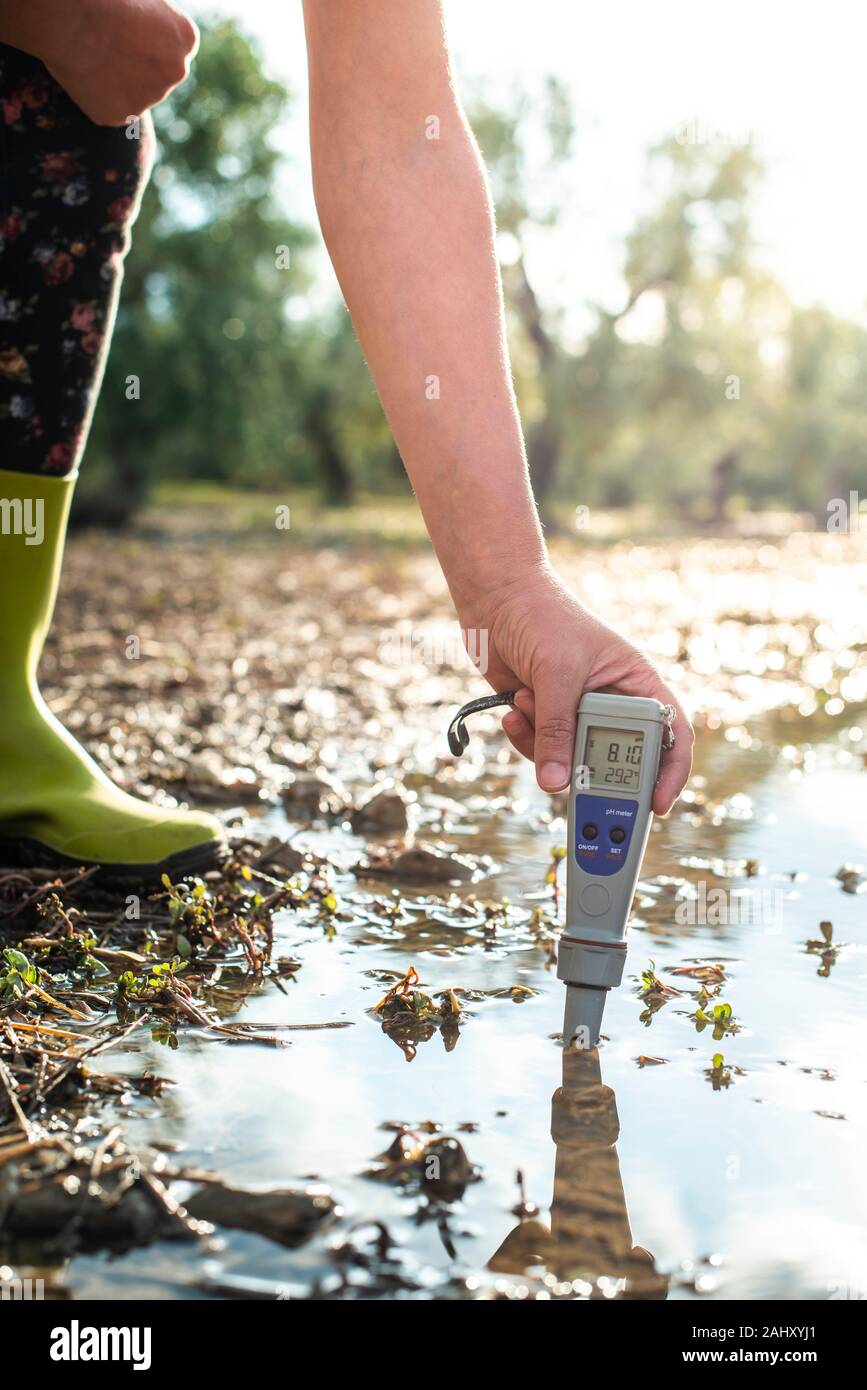 How to measure water hi-res stock photography and images - Alamy