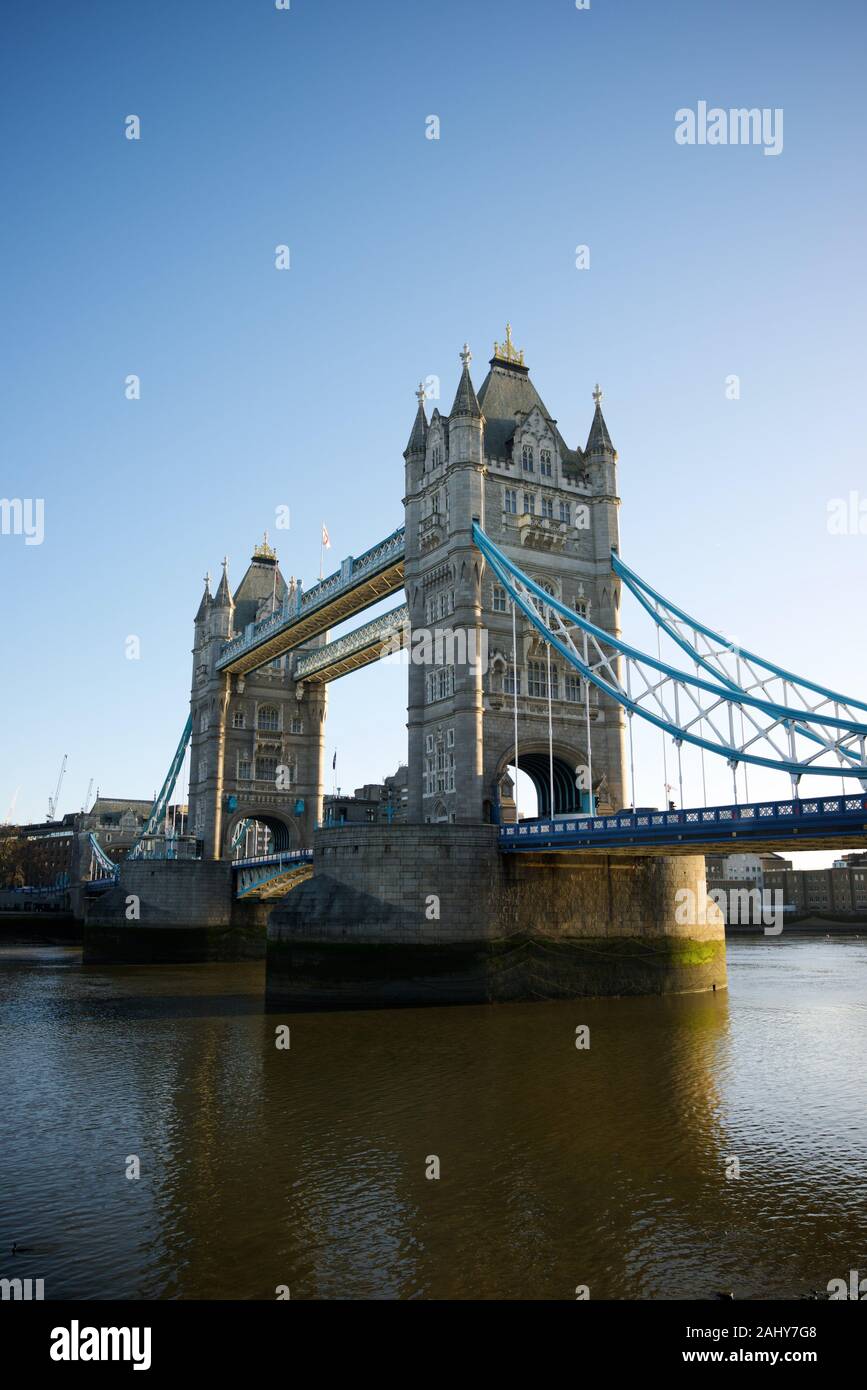 Thames Side Attraction High Resolution Stock Photography and Images - Alamy