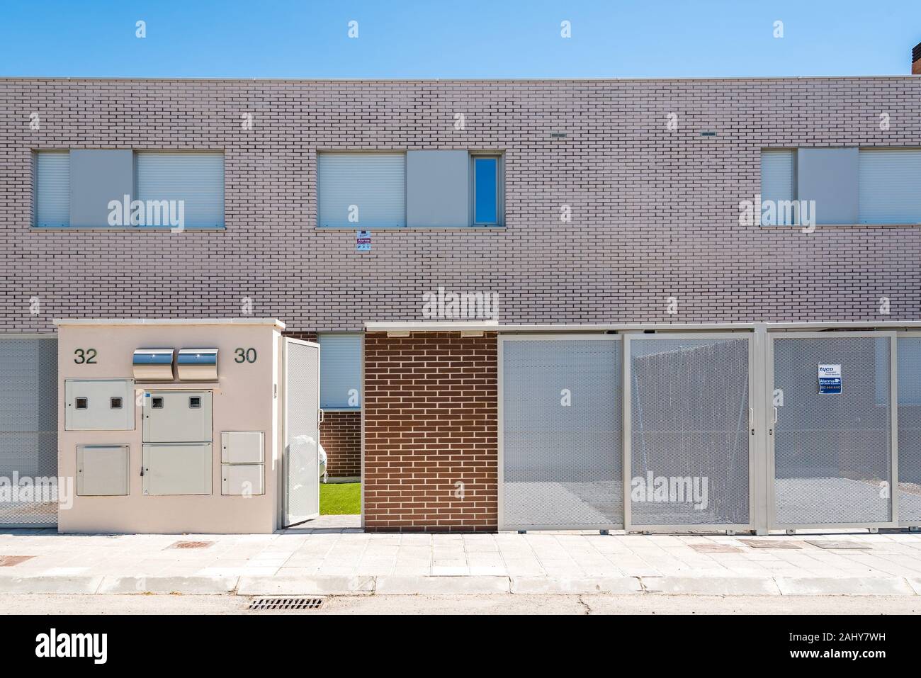 Semi modern architecture hi-res stock photography and images - Alamy