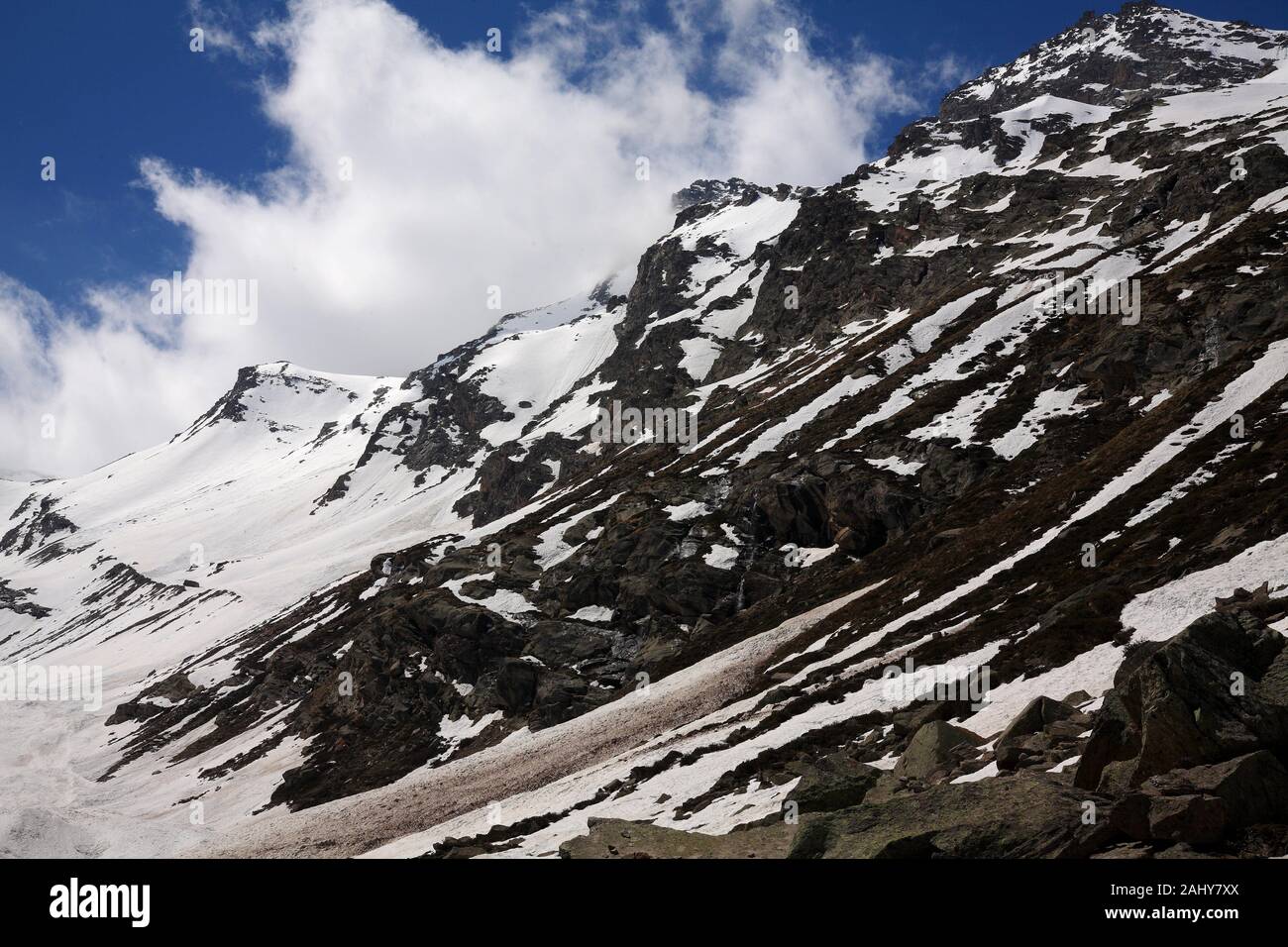 Grand etret hi-res stock photography and images - Alamy