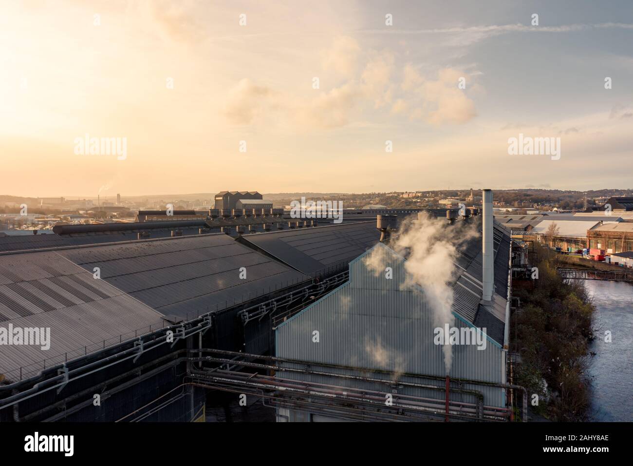 Factory sawtooth roof britain hi-res stock photography and images - Alamy