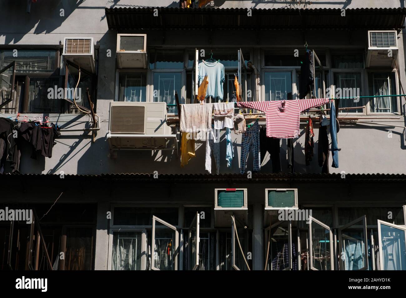 Hong kong apartment building clothes hi-res stock photography and ...