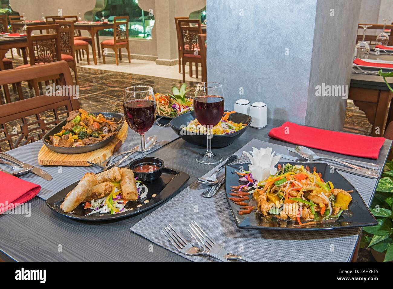 A la carte table setting hi-res stock photography and images - Alamy