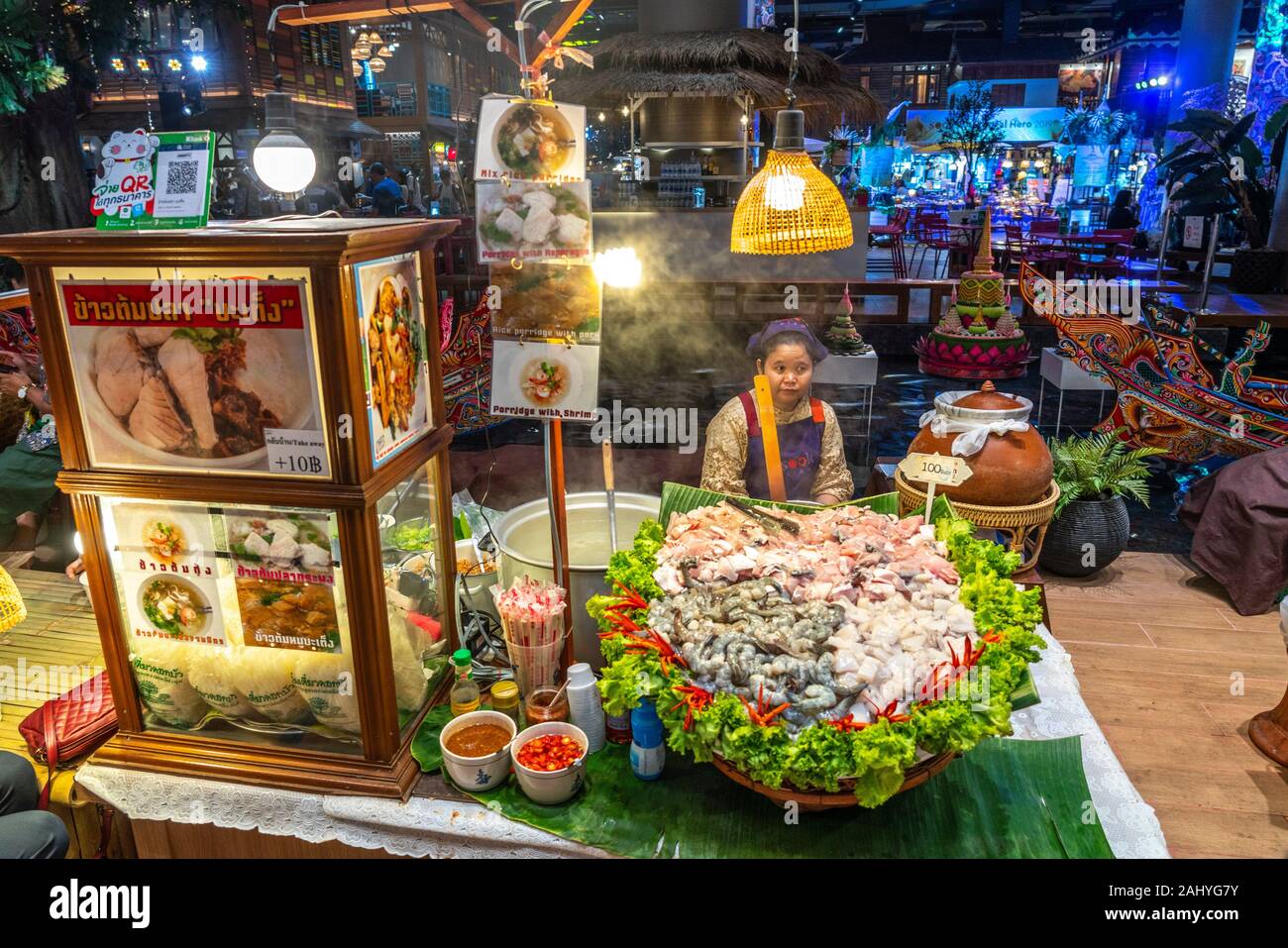 Thonburi food hi-res stock photography and images - Alamy