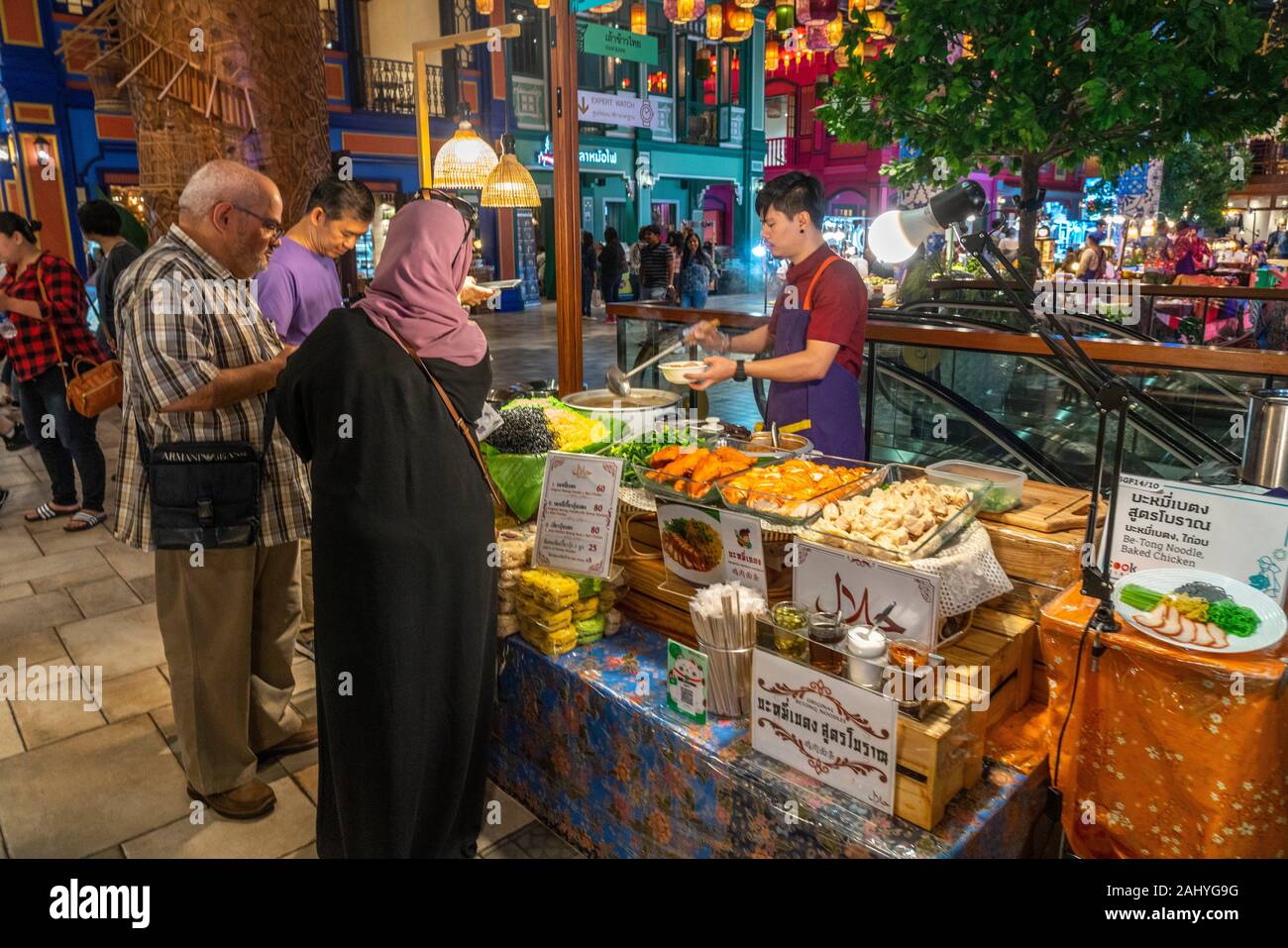 Thonburi food hi-res stock photography and images - Alamy
