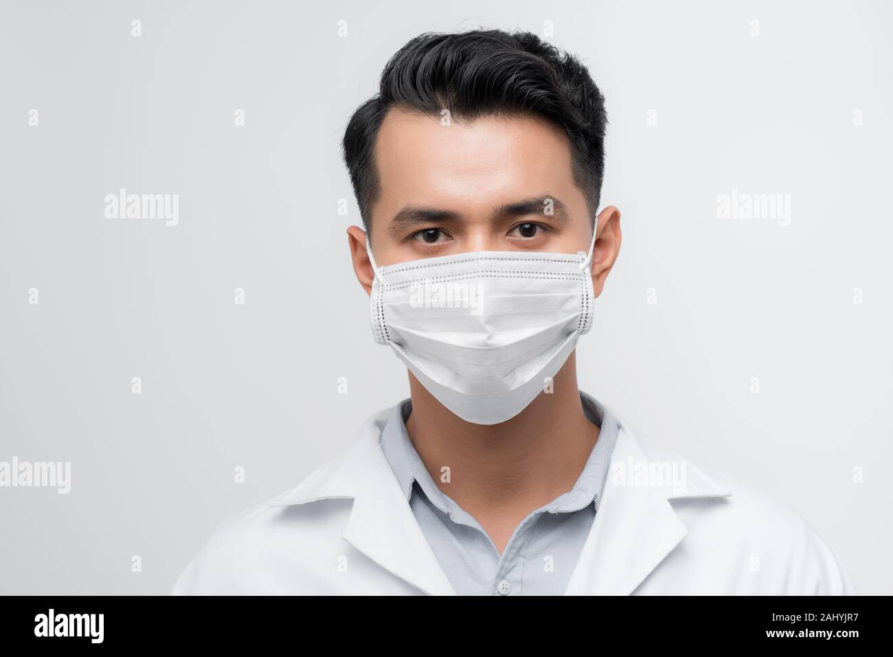 Doctor white coat mask hi-res stock photography and images - Alamy