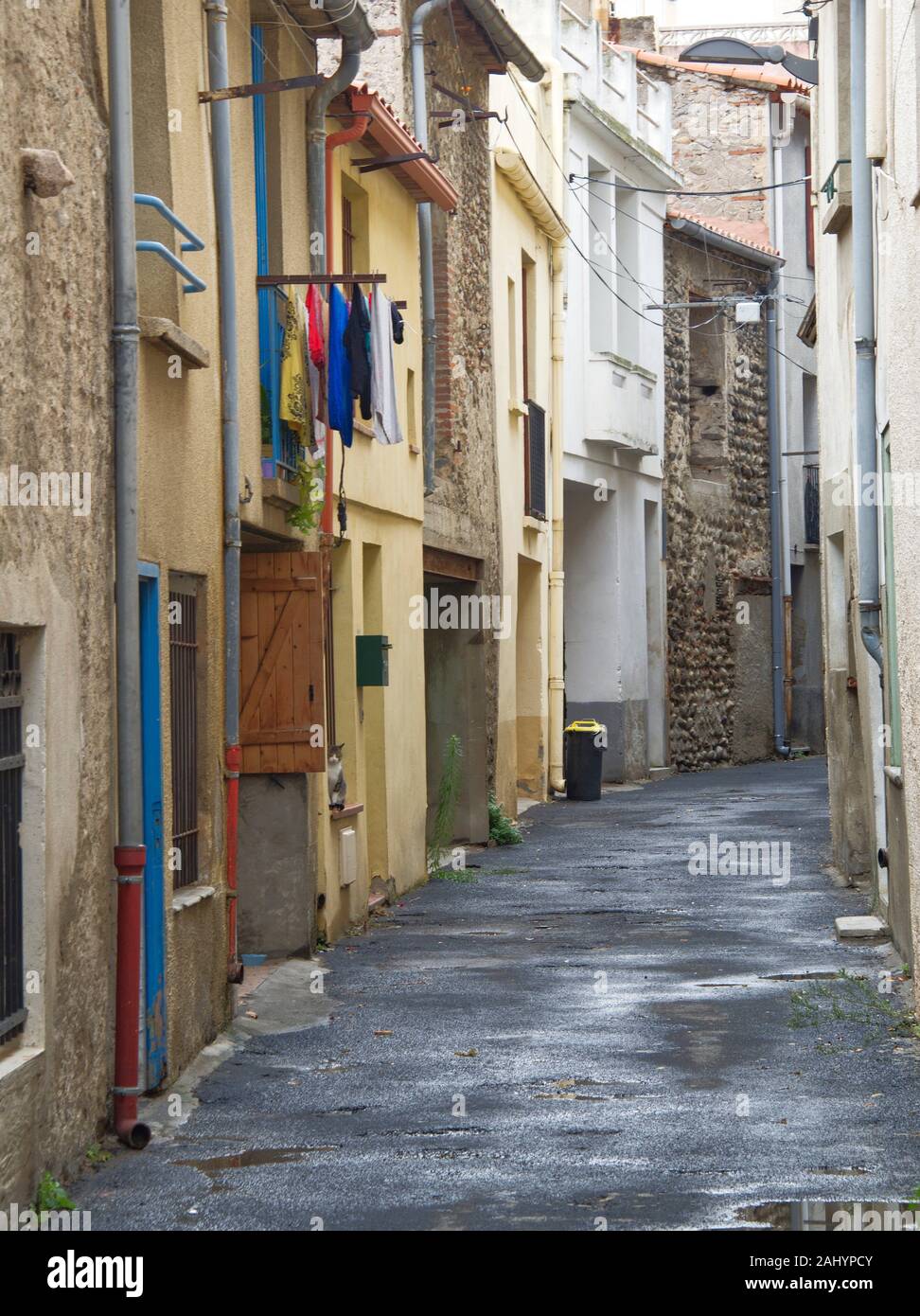 Pyrenees orientales human pyramid or tower hi-res stock photography and ...