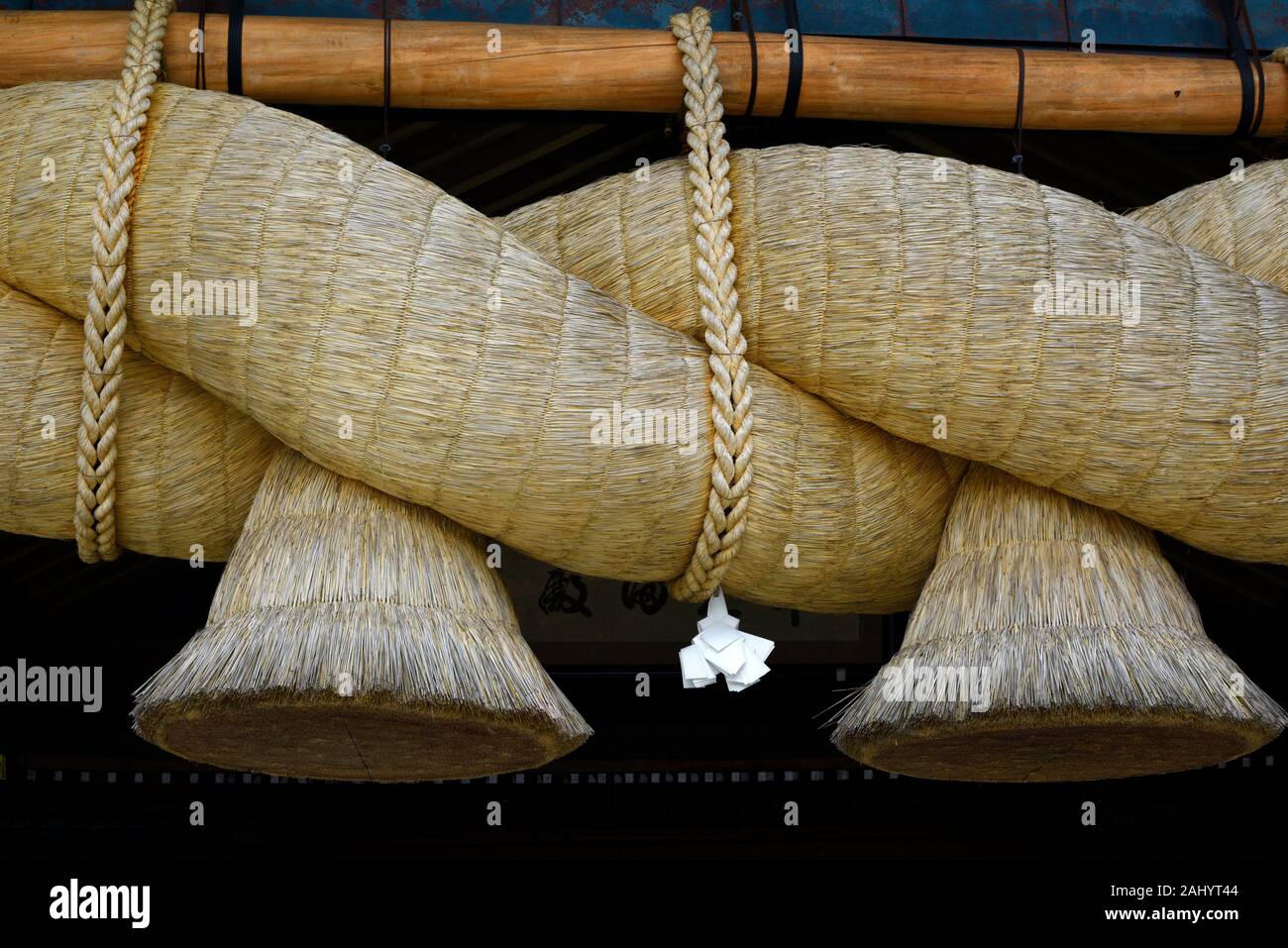 Japanese rice straw rope hi-res stock photography and images - Alamy