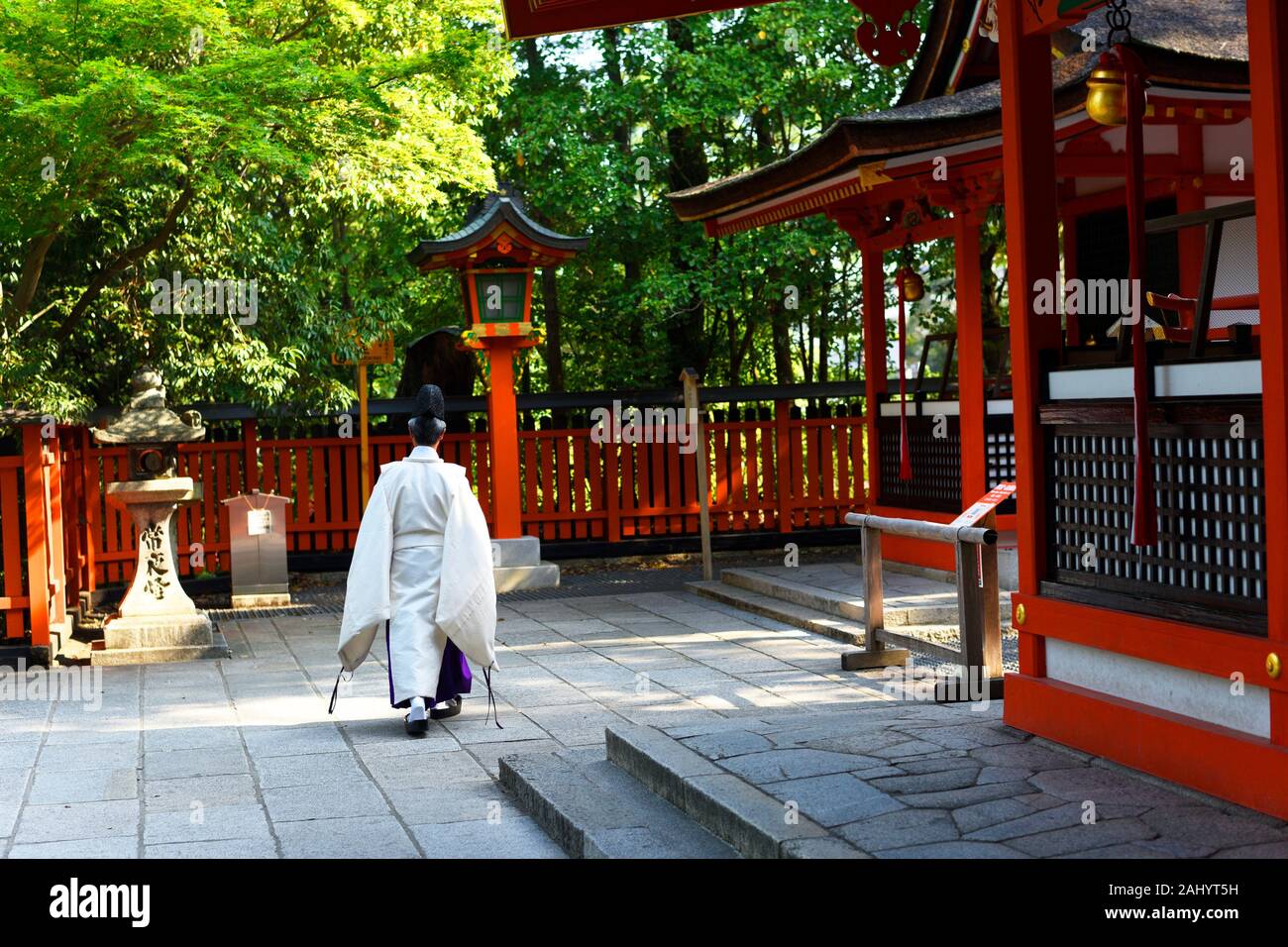Shinto monk hi-res stock photography and images - Alamy