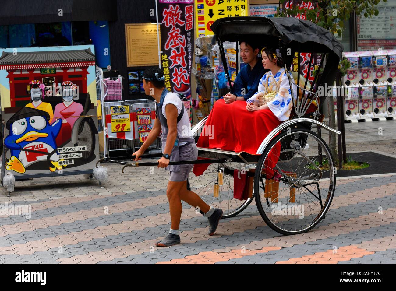 Tokyo rickshaw group hi-res stock photography and images - Alamy