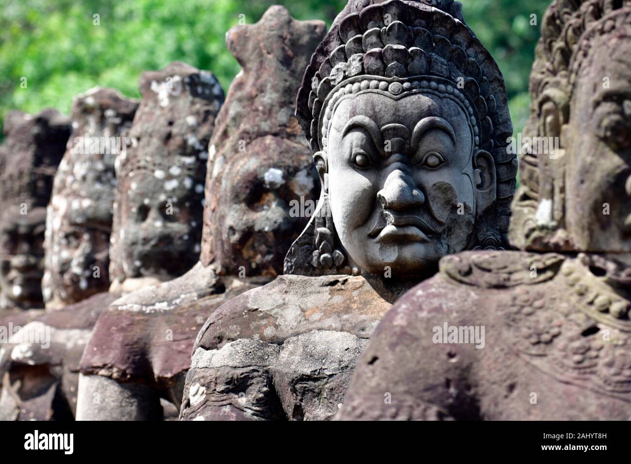 Statue at south gate temple hi-res stock photography and images - Alamy