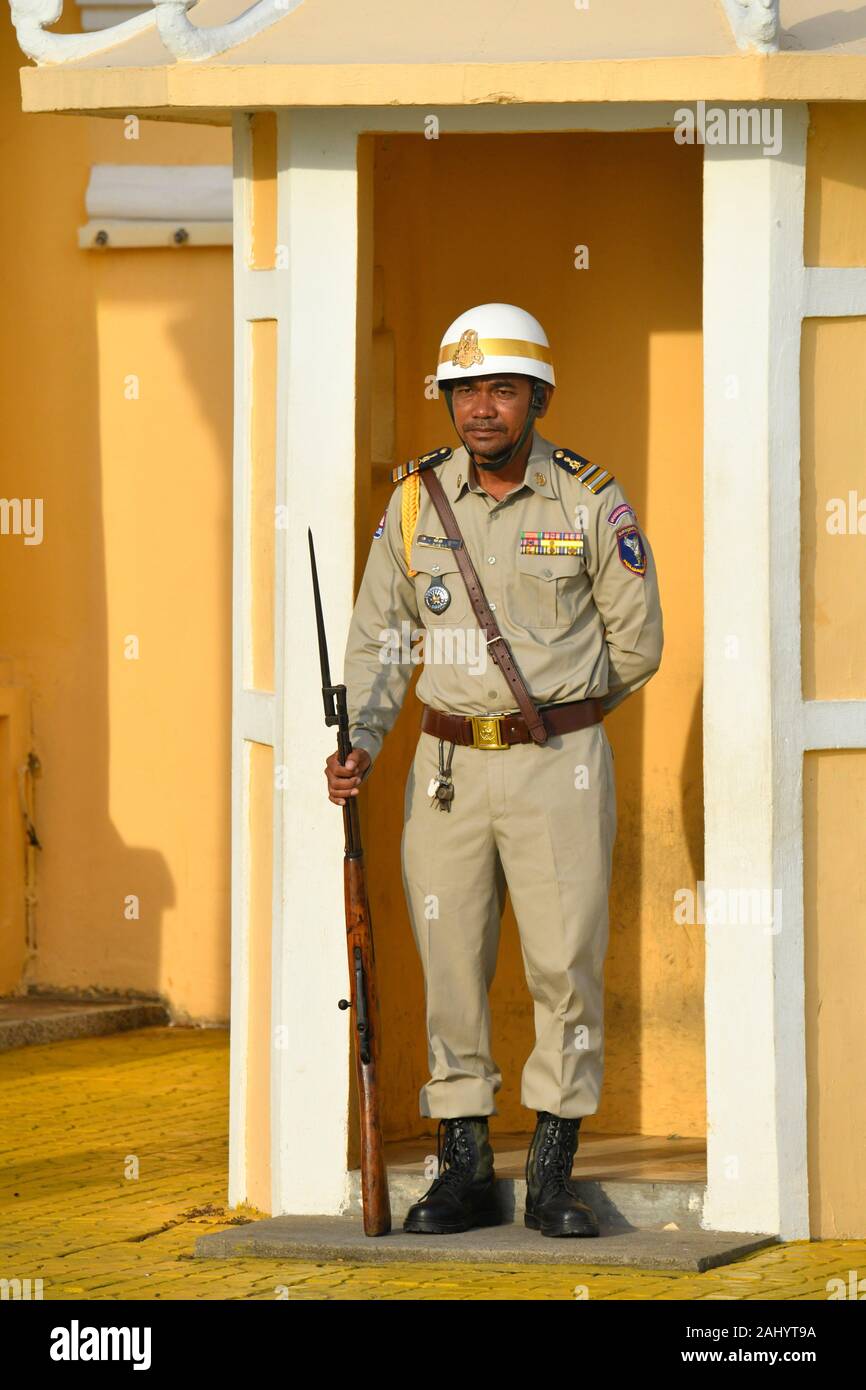 Military guard gate hi-res stock photography and images - Alamy