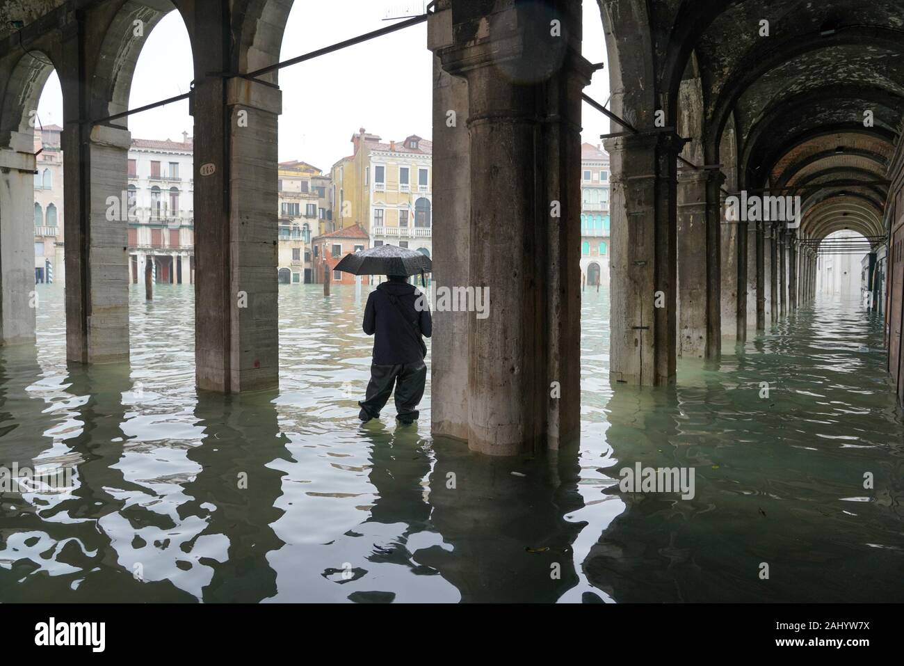 2019 venice high tide hi-res stock photography and images - Alamy