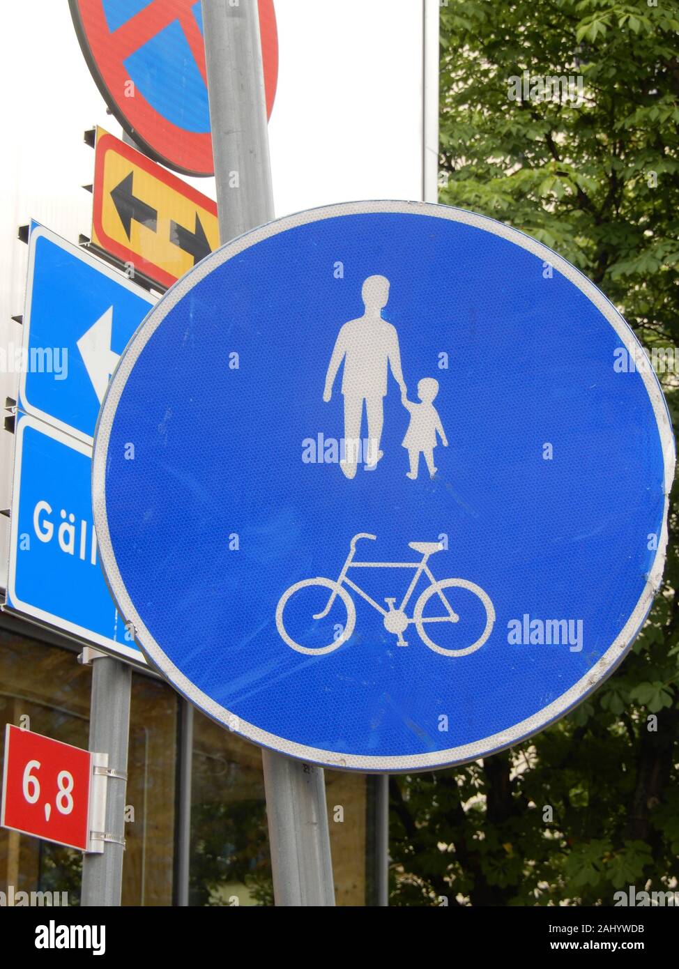 Pedestrian Bicycle Crossing Sign High Resolution Stock Photography and ...