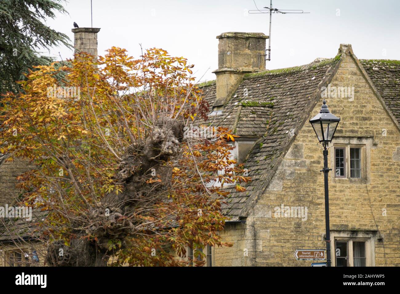 Old water feature cotswolds hi-res stock photography and images - Alamy