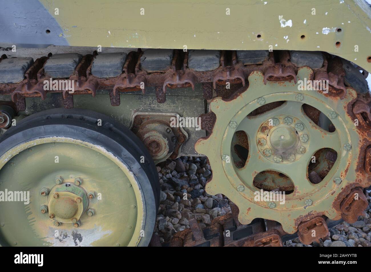 Closeup of track and gears of tank Stock Photo - Alamy