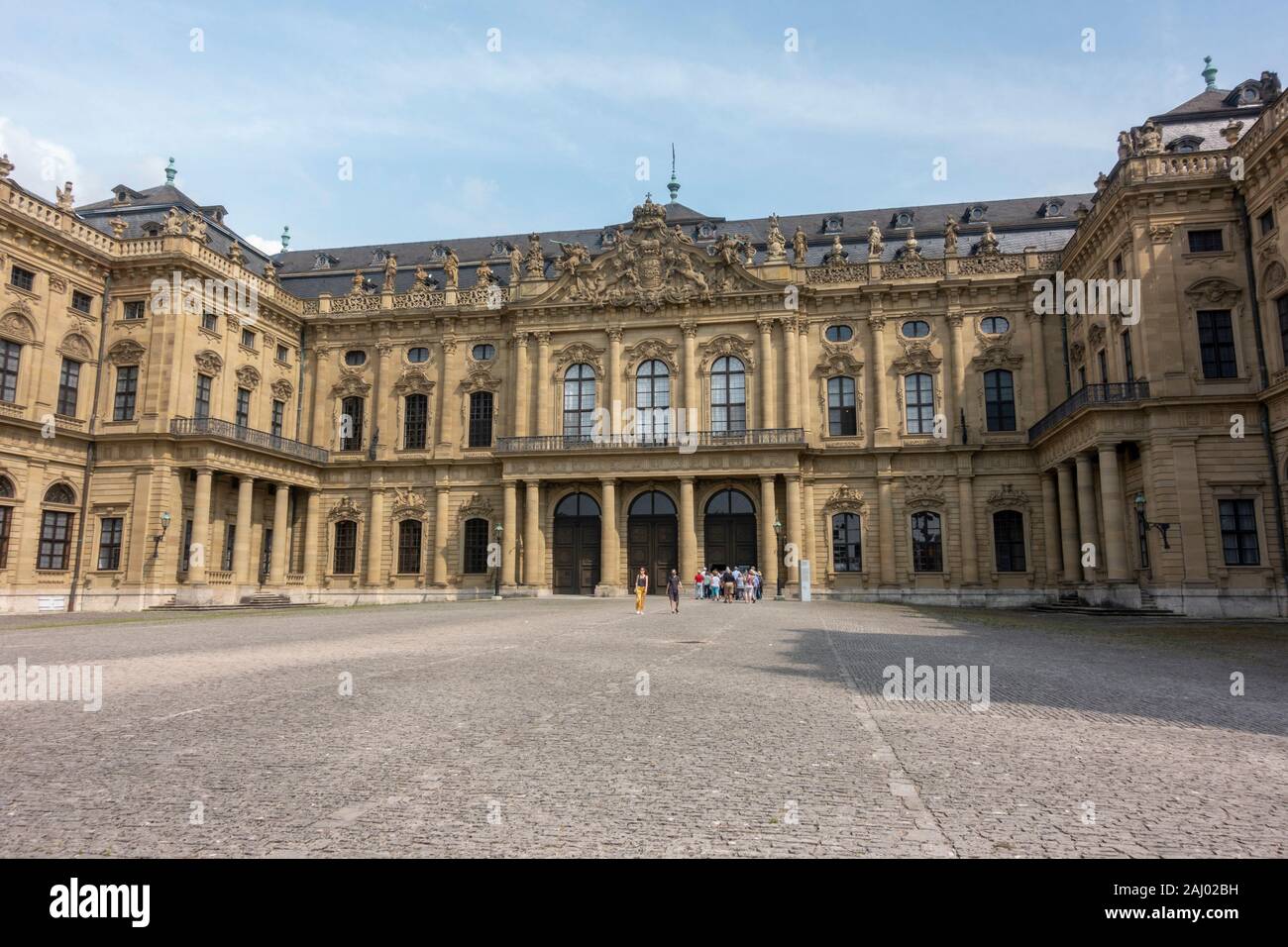 Residence square hi-res stock photography and images - Alamy