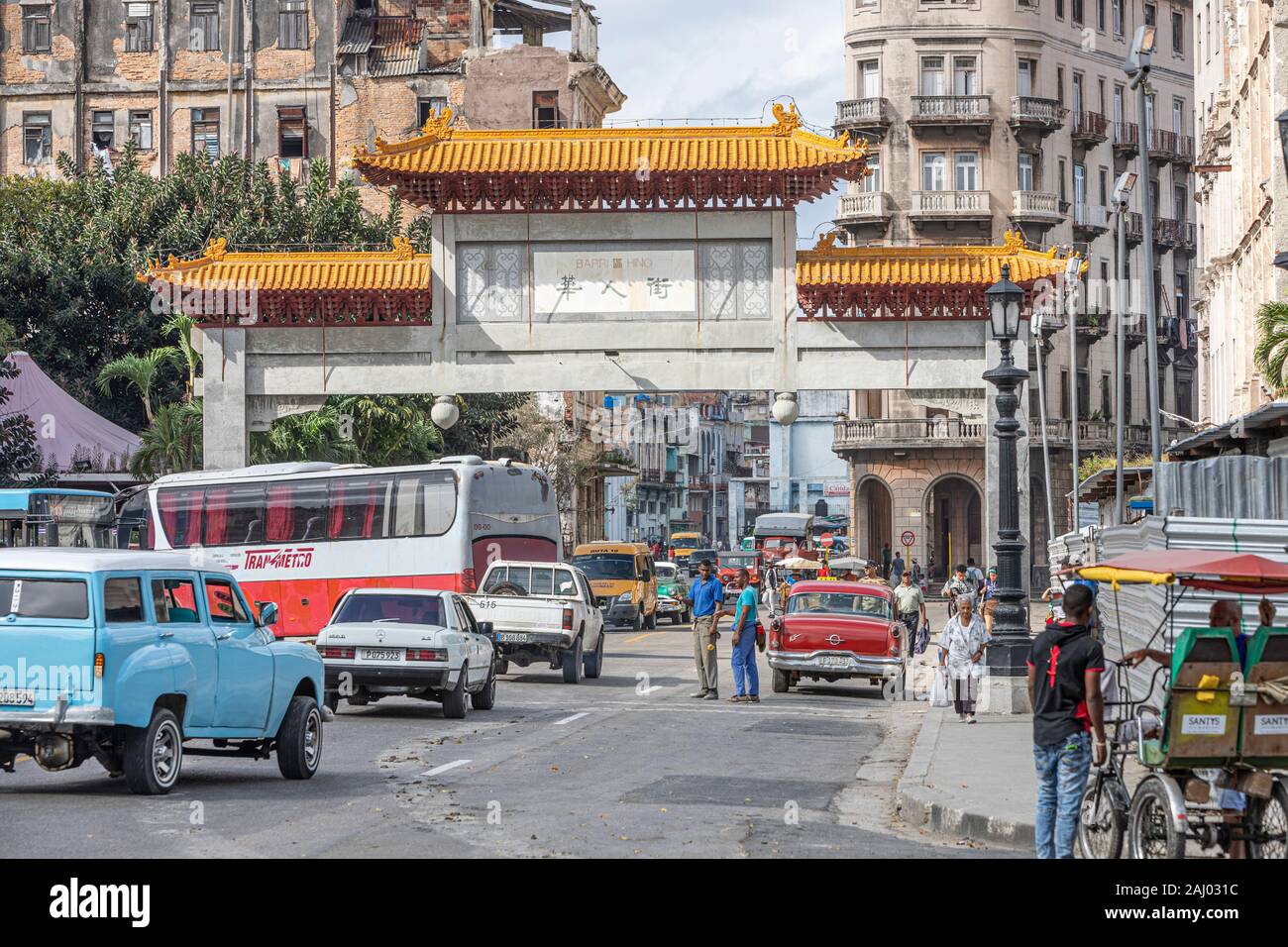 The gateway to the old Chinatown in Havana, Cuba Stock Photo - Alamy