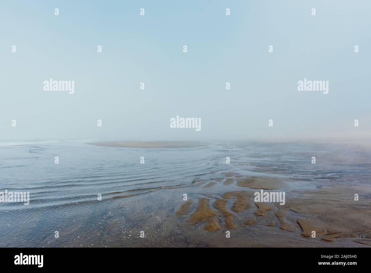 Ocean beach in dense fog during ebb Stock Photo - Alamy