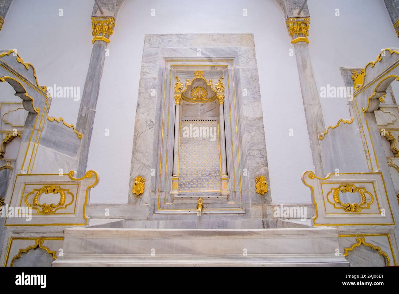 Istanbul topkapi palace interior hi-res stock photography and images ...