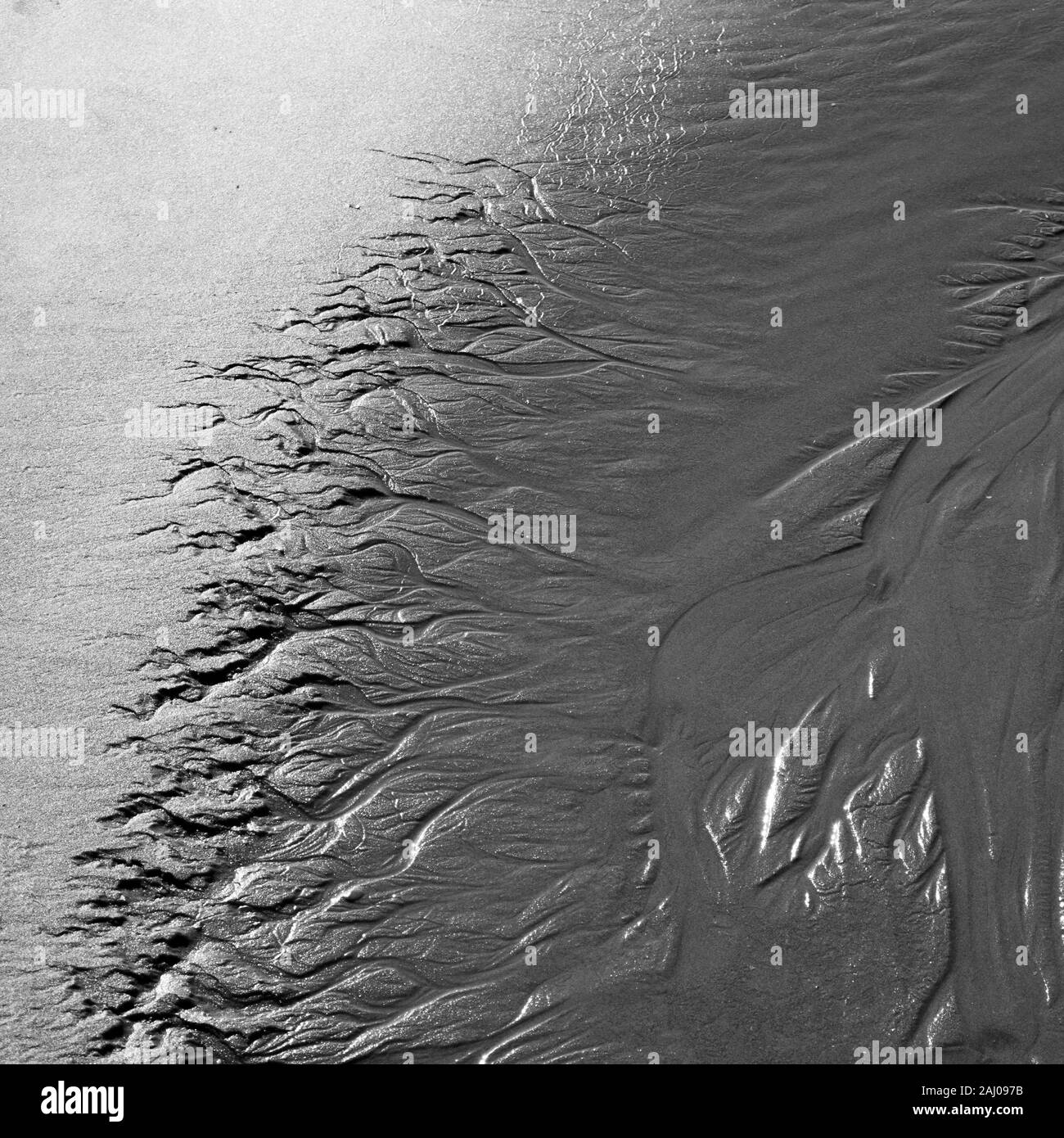 Repeating pattern patterns Black and White Stock Photos & Images - Alamy