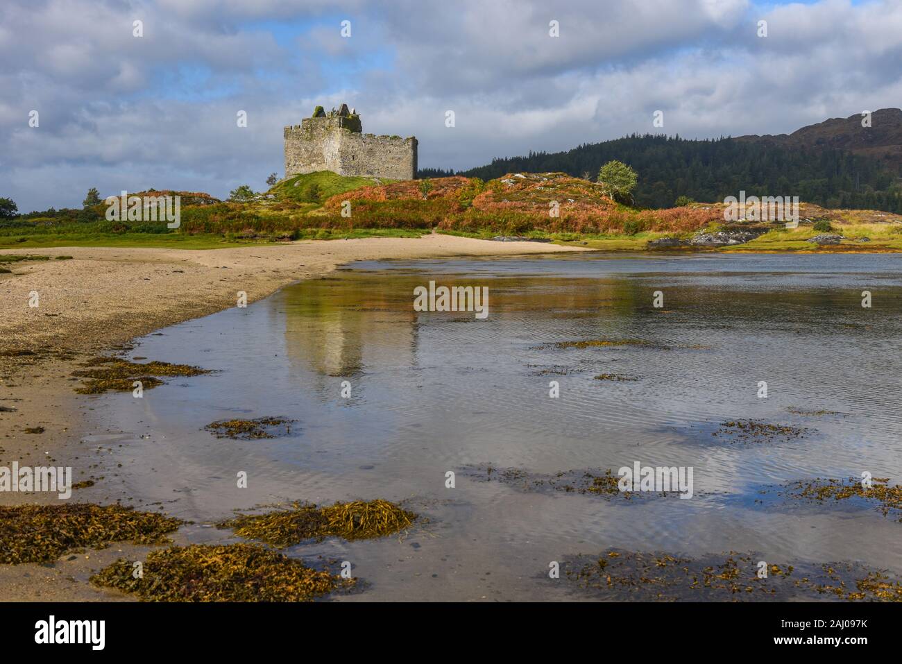 Castle tioram hi-res stock photography and images - Alamy