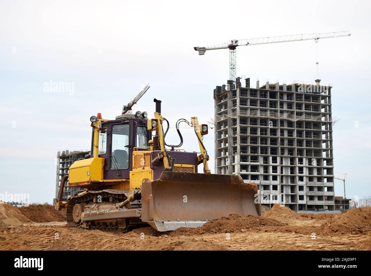 Track-type bulldozer, earth-moving equipment. Land clearing, grading ...