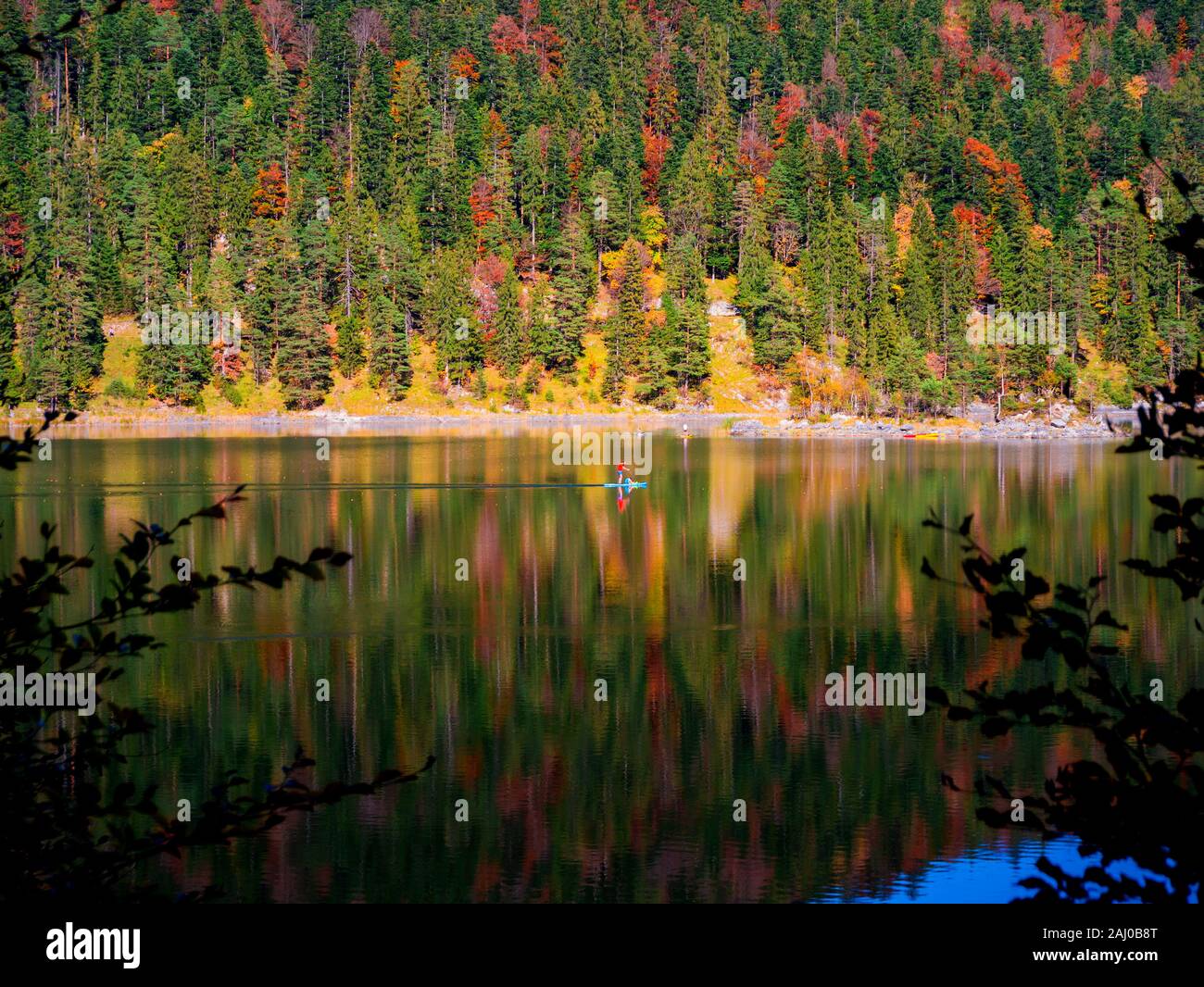 Beautiful mountain lake reflection hi-res stock photography and images ...