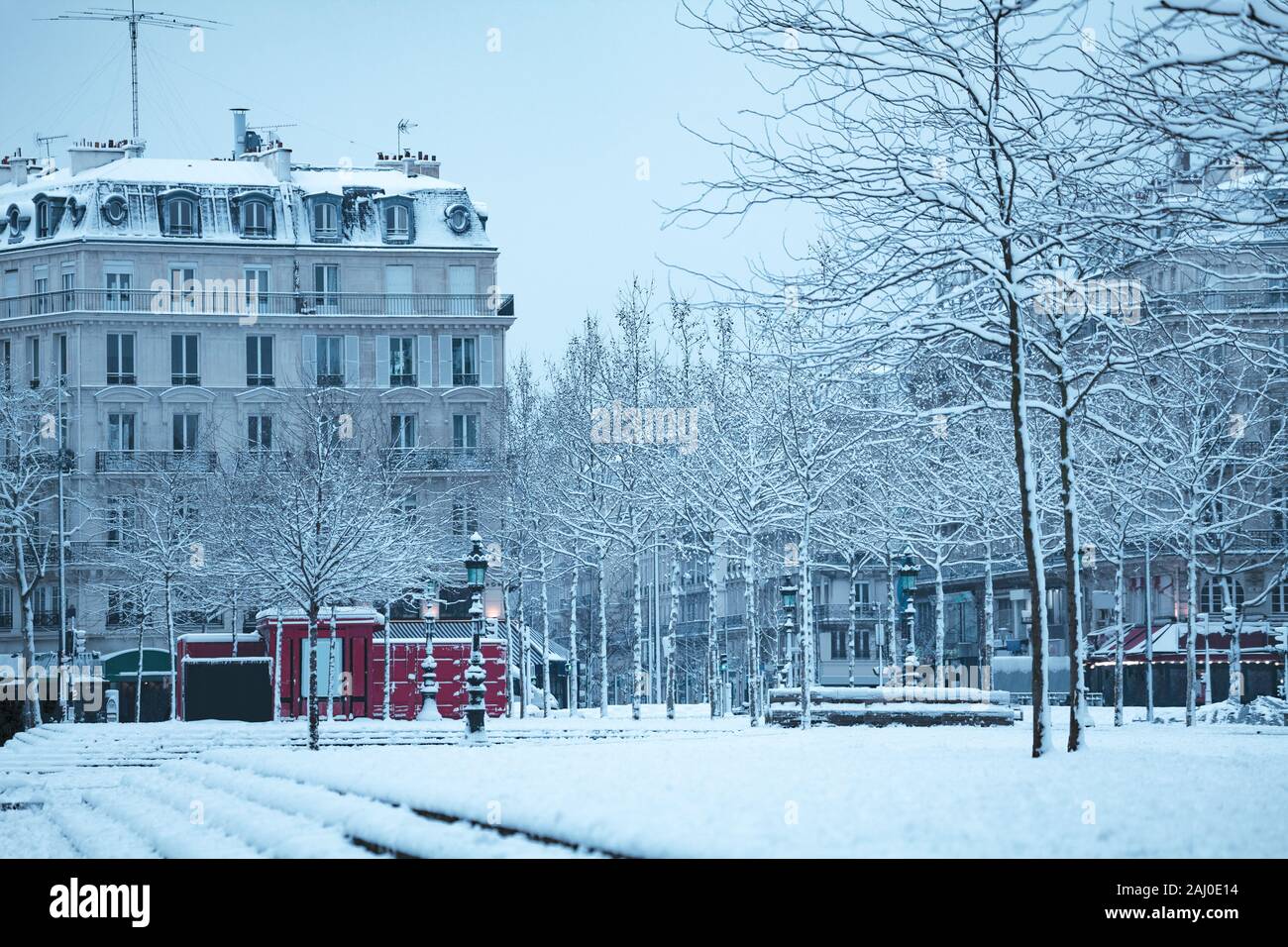 Paris winter snow storm High Resolution Stock Photography and Images ...