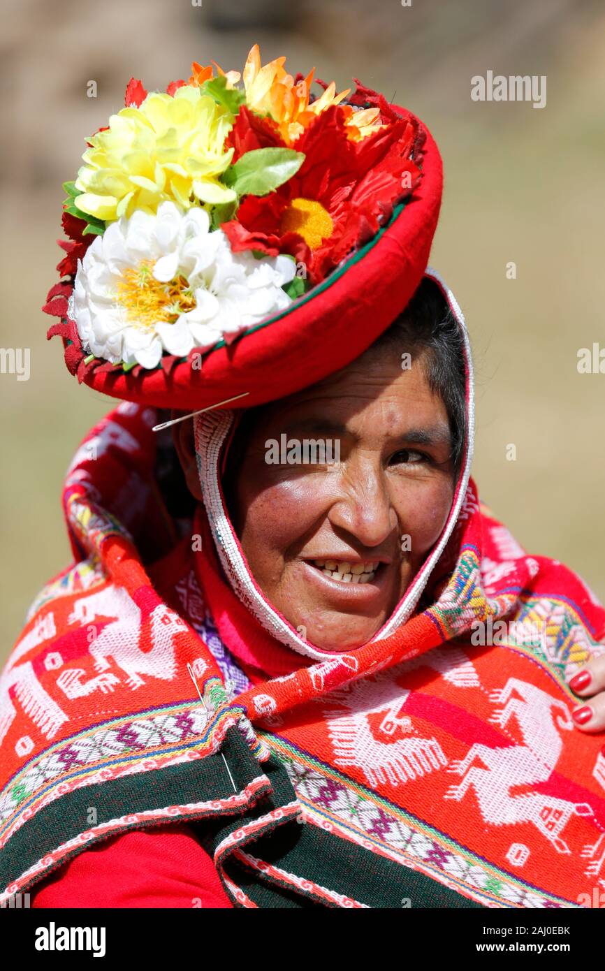 Peru indigenous craft hi-res stock photography and images - Alamy