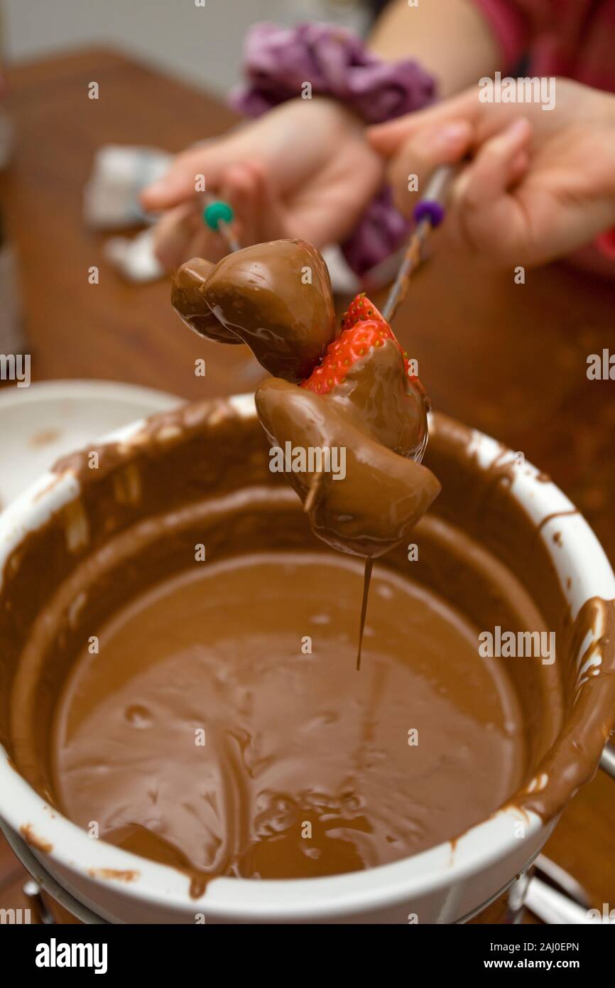 Fondue chocolate fruits hi-res stock photography and images - Alamy