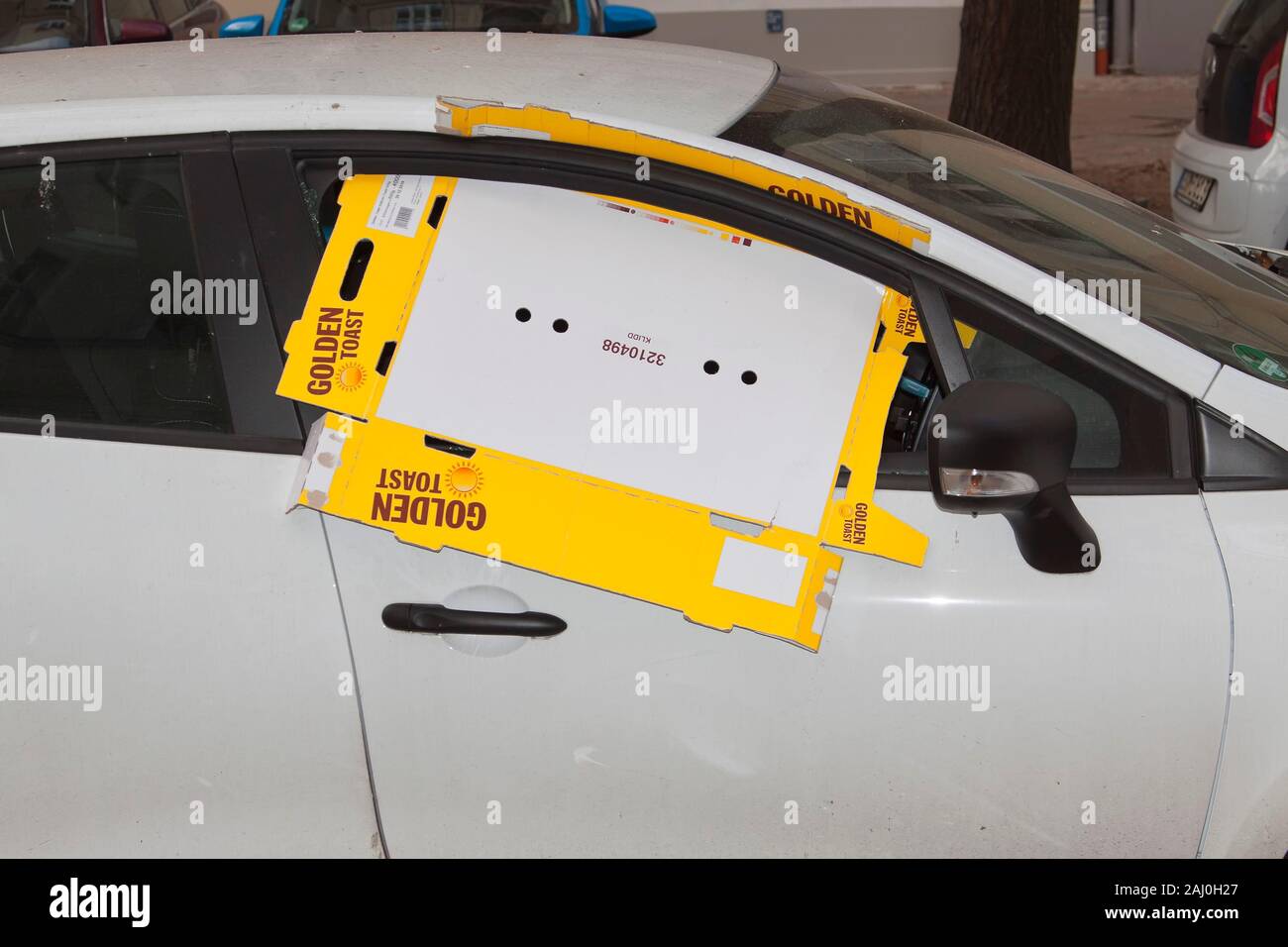 Cardboard police car hi-res stock photography and images - Alamy