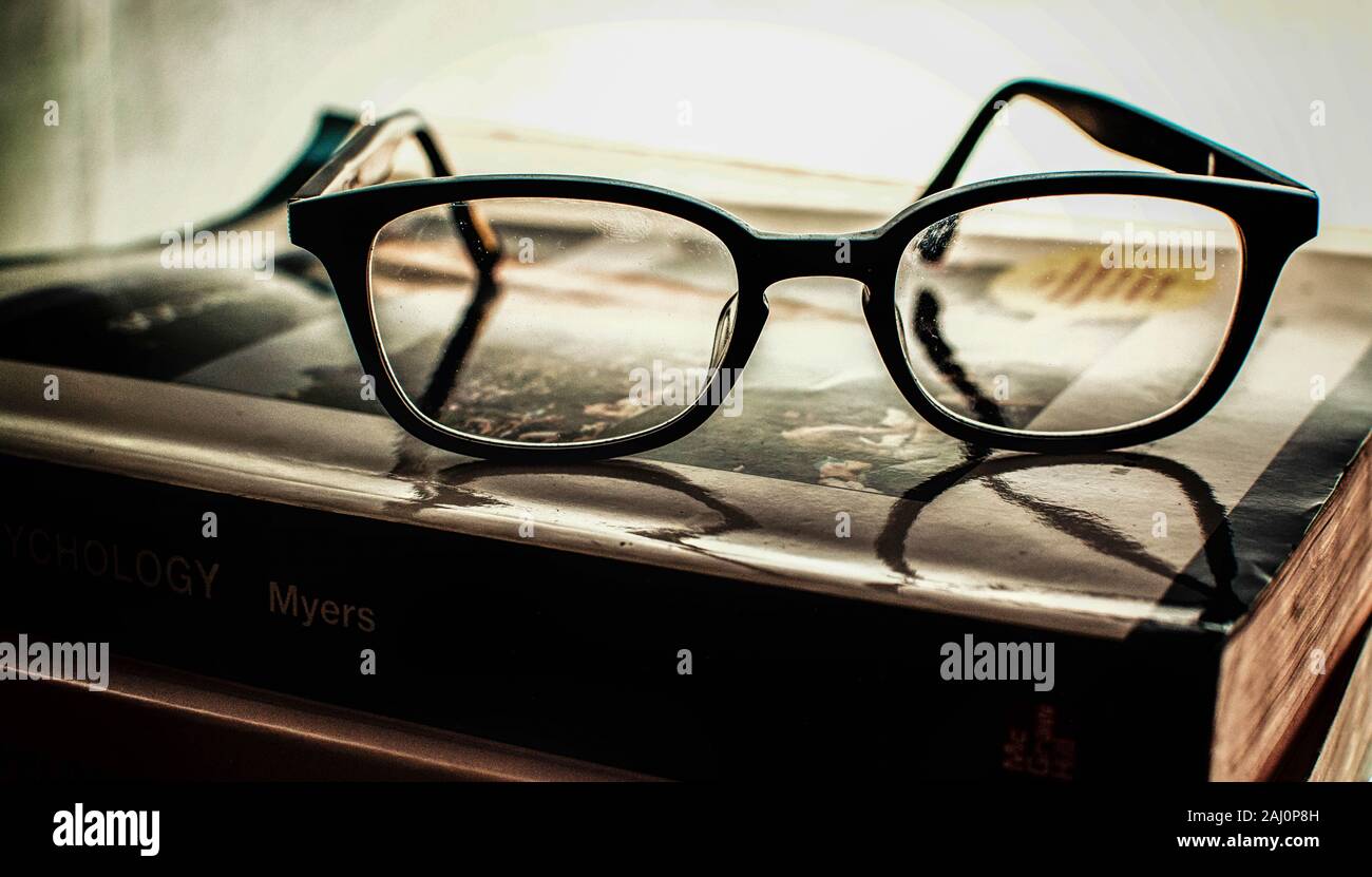 Spectacles glass hi-res stock photography and images - Alamy