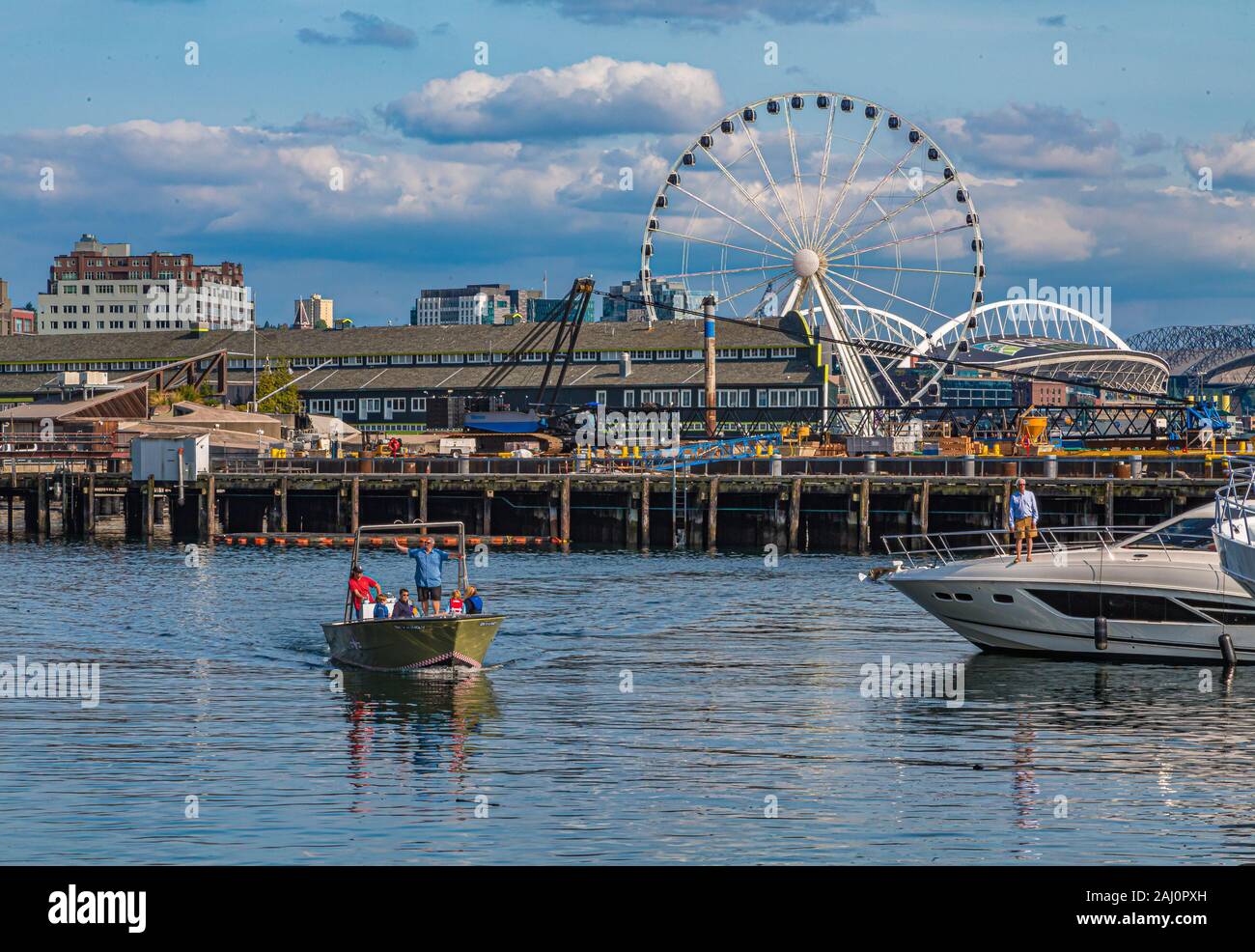 Seattle pier hi-res stock photography and images - Alamy
