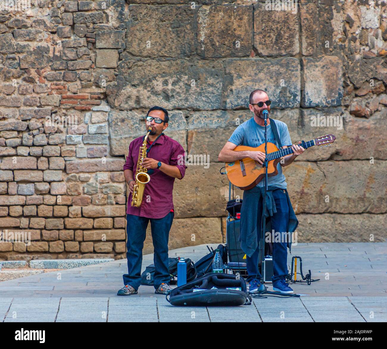 Barcelona street entertainer hi-res stock photography and images - Alamy