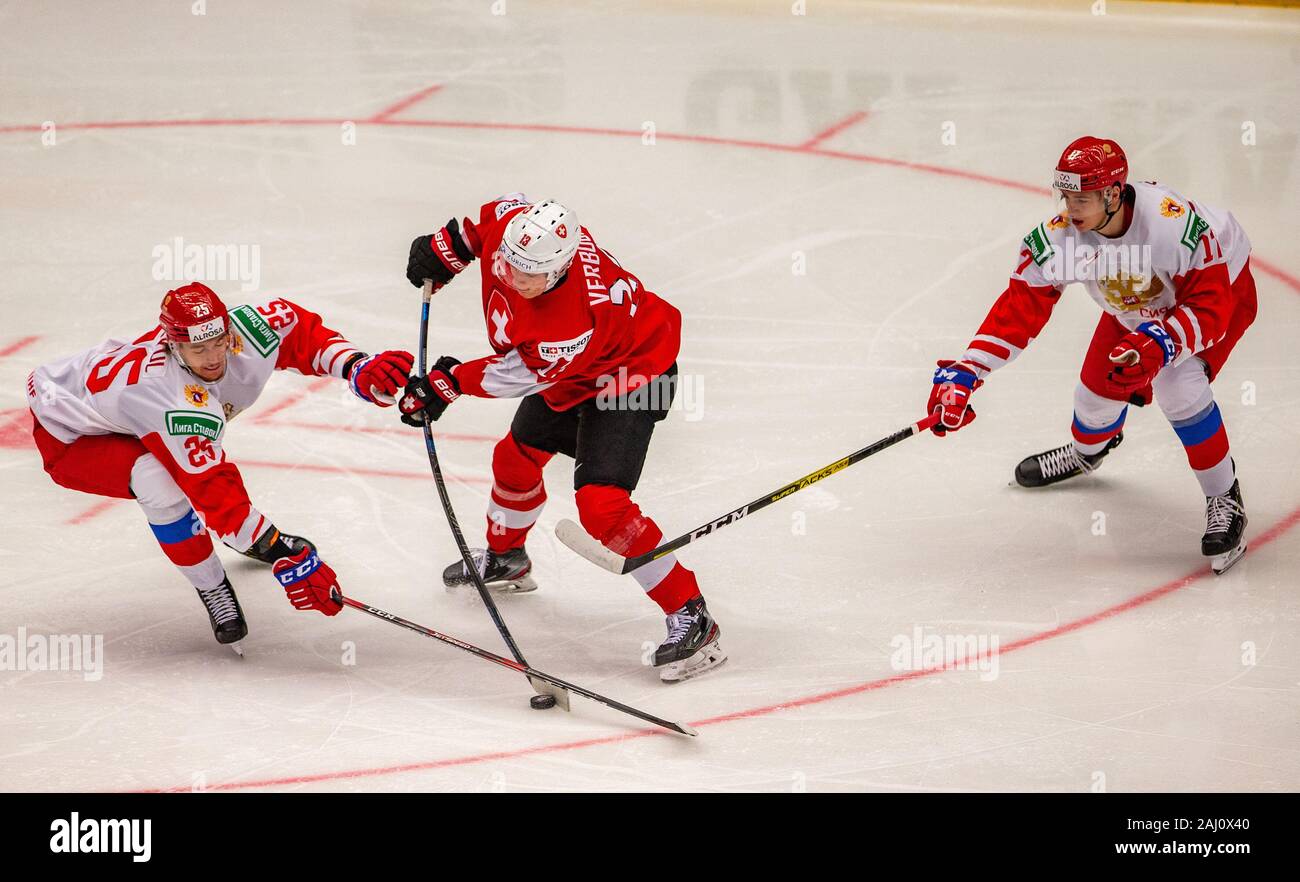 Trinec, Czech Republic. 02nd Jan, 2020. L-R Danil Misyul (RUS), Matthew ...