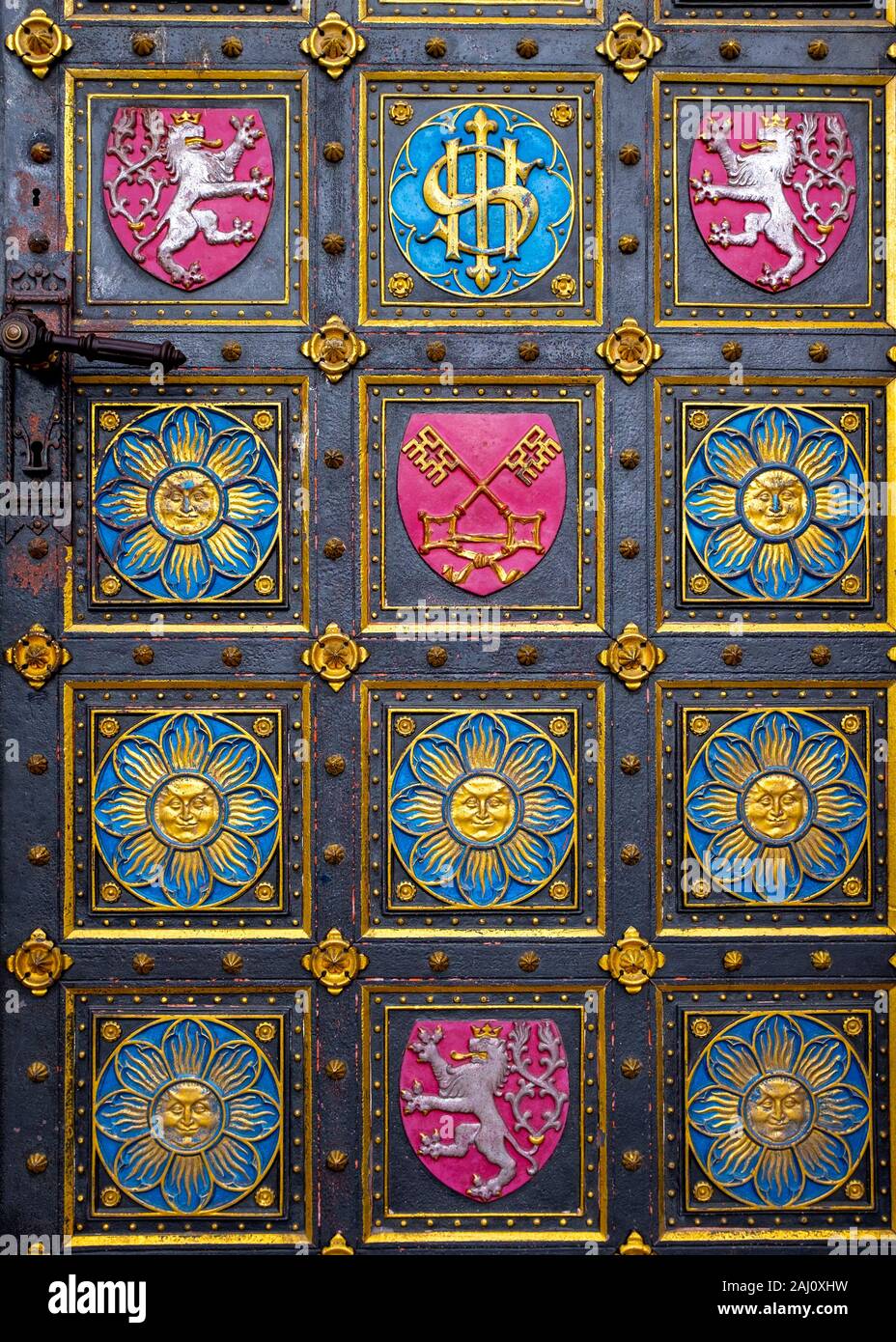 Medieval coat of arms hi-res stock photography and images - Alamy