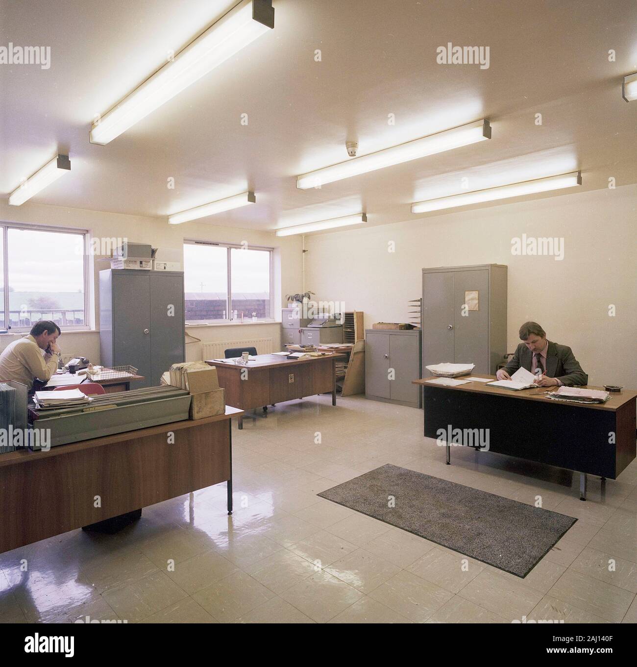 1980's office workers hi-res stock photography and images - Alamy