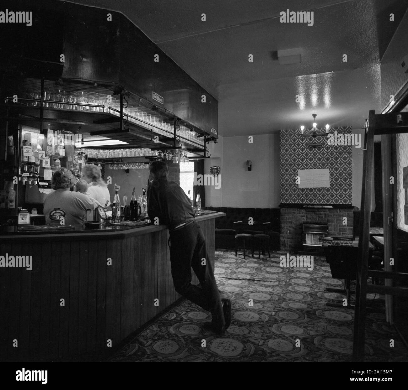 1988 pub interior in huddersfield hi-res stock photography and images ...