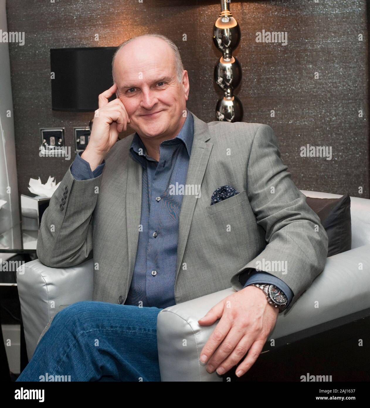 Man facing forward right hi-res stock photography and images - Alamy