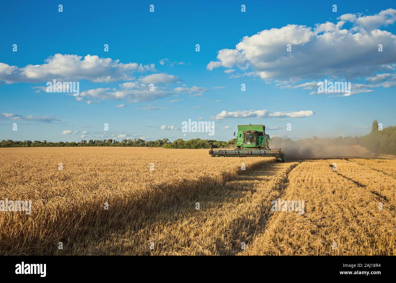 Cropping land hi-res stock photography and images - Alamy