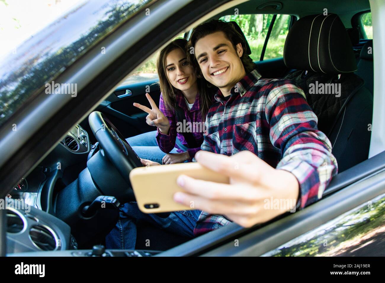 Selfie in car hi-res stock photography and images - Alamy