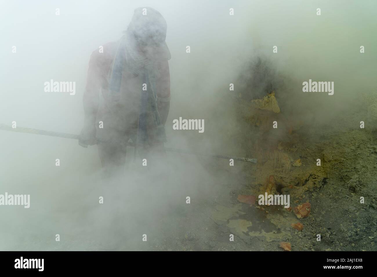 Working inside a volcano hi-res stock photography and images - Alamy