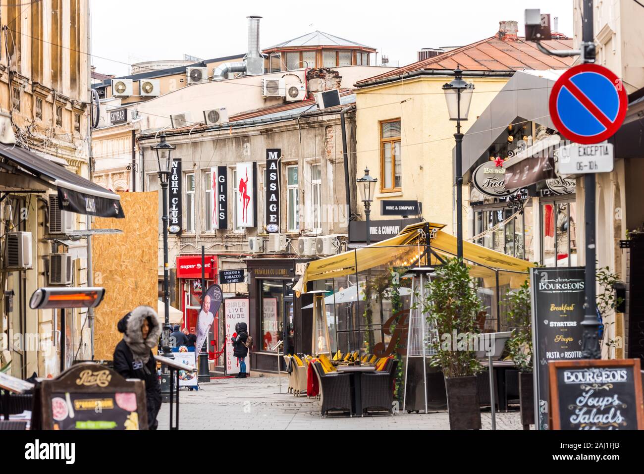 Street view with lots of restuarants in the old town of Bucharest ...