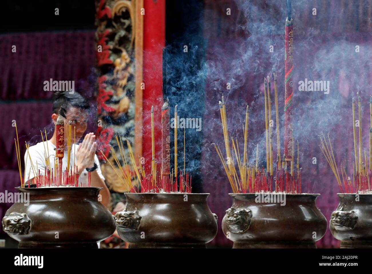 Praying joss stick hi-res stock photography and images - Alamy