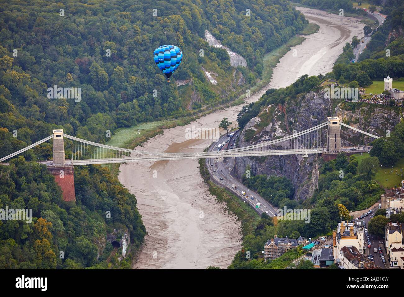 Clifton suspension bridge balloon fiesta hi-res stock photography and ...
