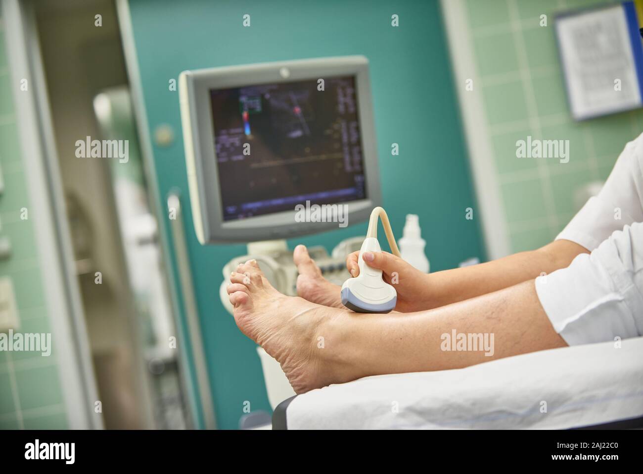 Doctor device hi-res stock photography and images - Alamy