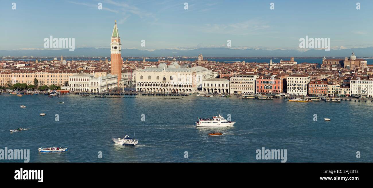 Veneto waterside palace hi-res stock photography and images - Alamy